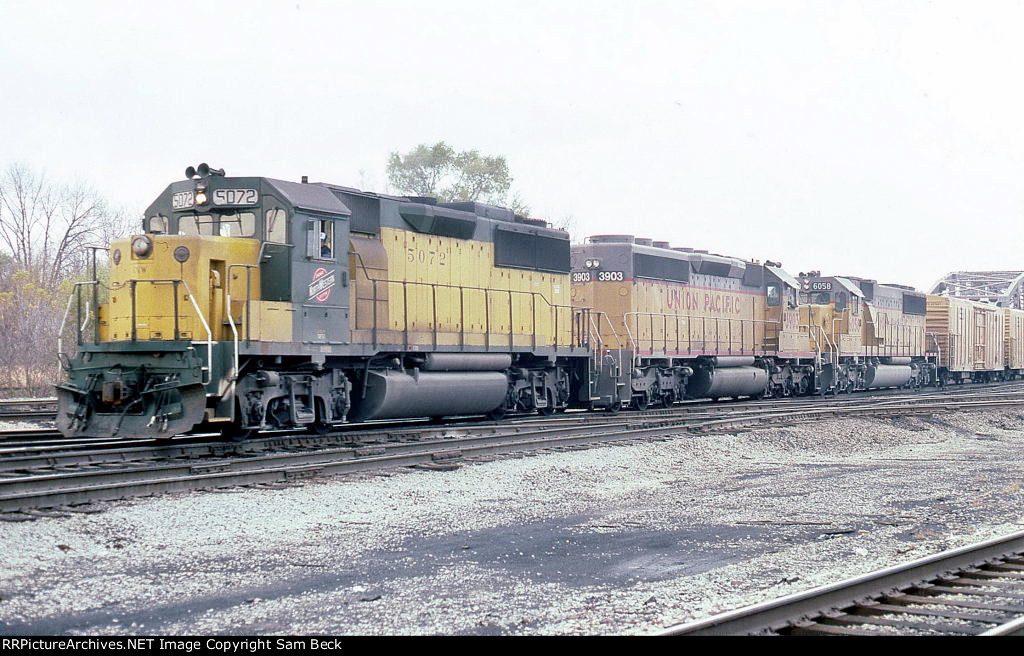 CNW 5072, UP 3903, and 6058 on NPBI